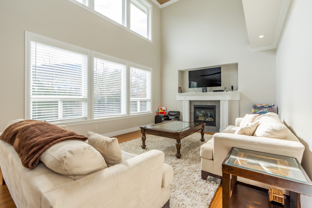 Sun Drenched Southern Exposure Home | Eximus