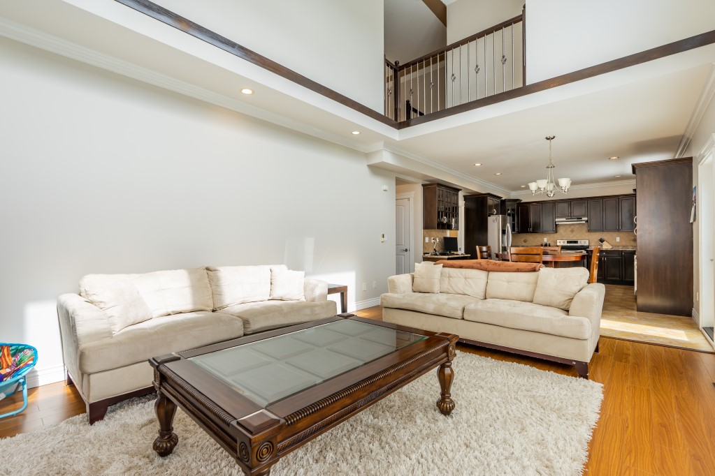 Sun Drenched Southern Exposure Home | Eximus