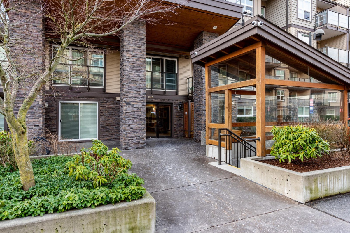 Gorgeous Ground Floor Condo | Eximus