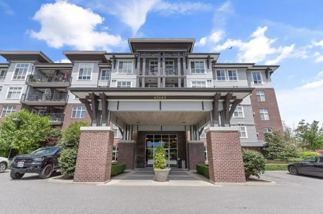 Top Floor Corner Condo with Stunning Views | Eximus