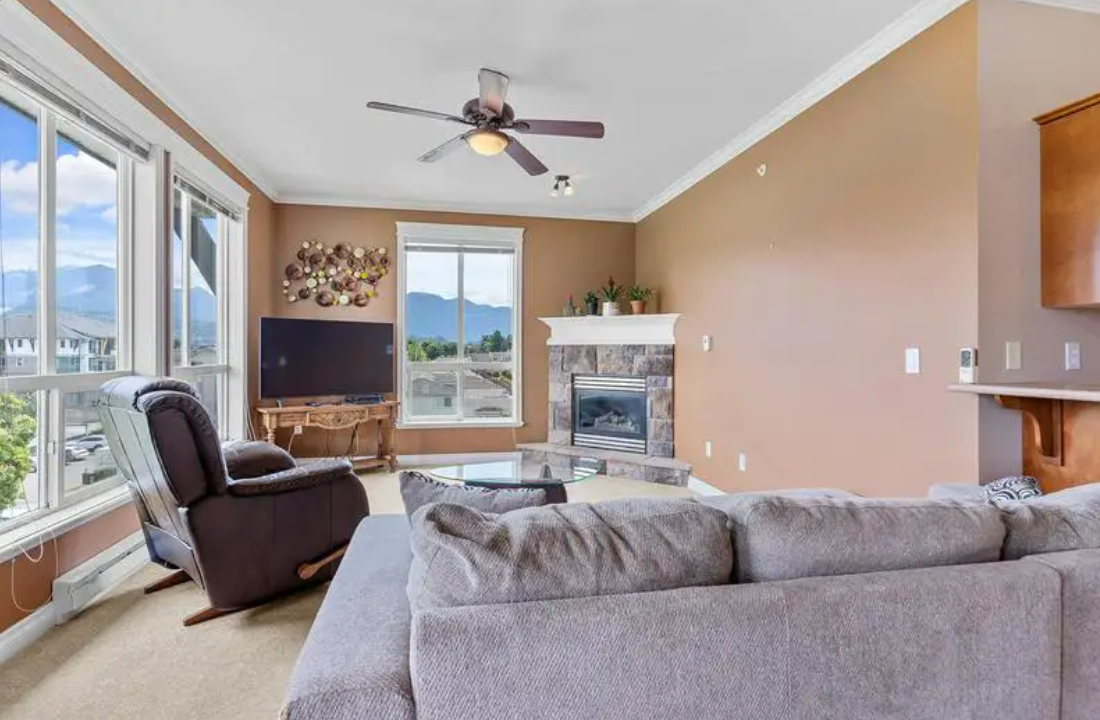 Top Floor Corner Condo with Stunning Views | Eximus