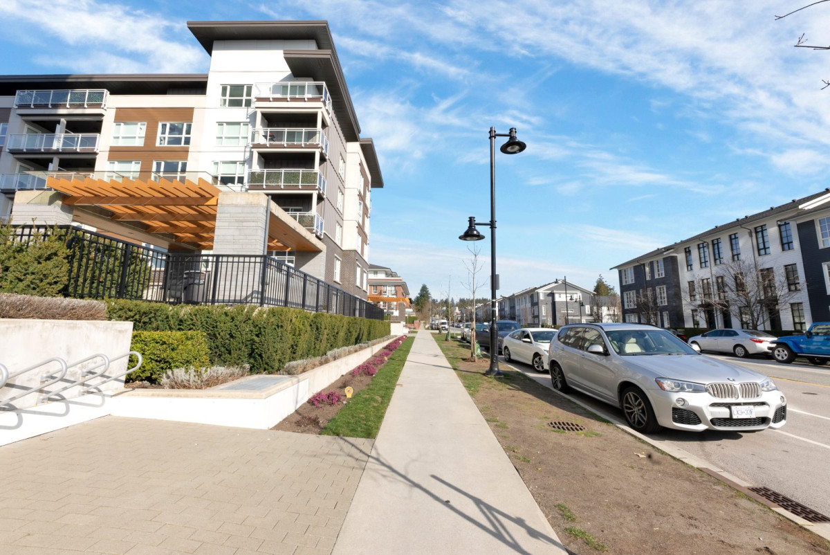 Open Concept Luxury Condo Built by Award Winning Bosa Properties | Eximus